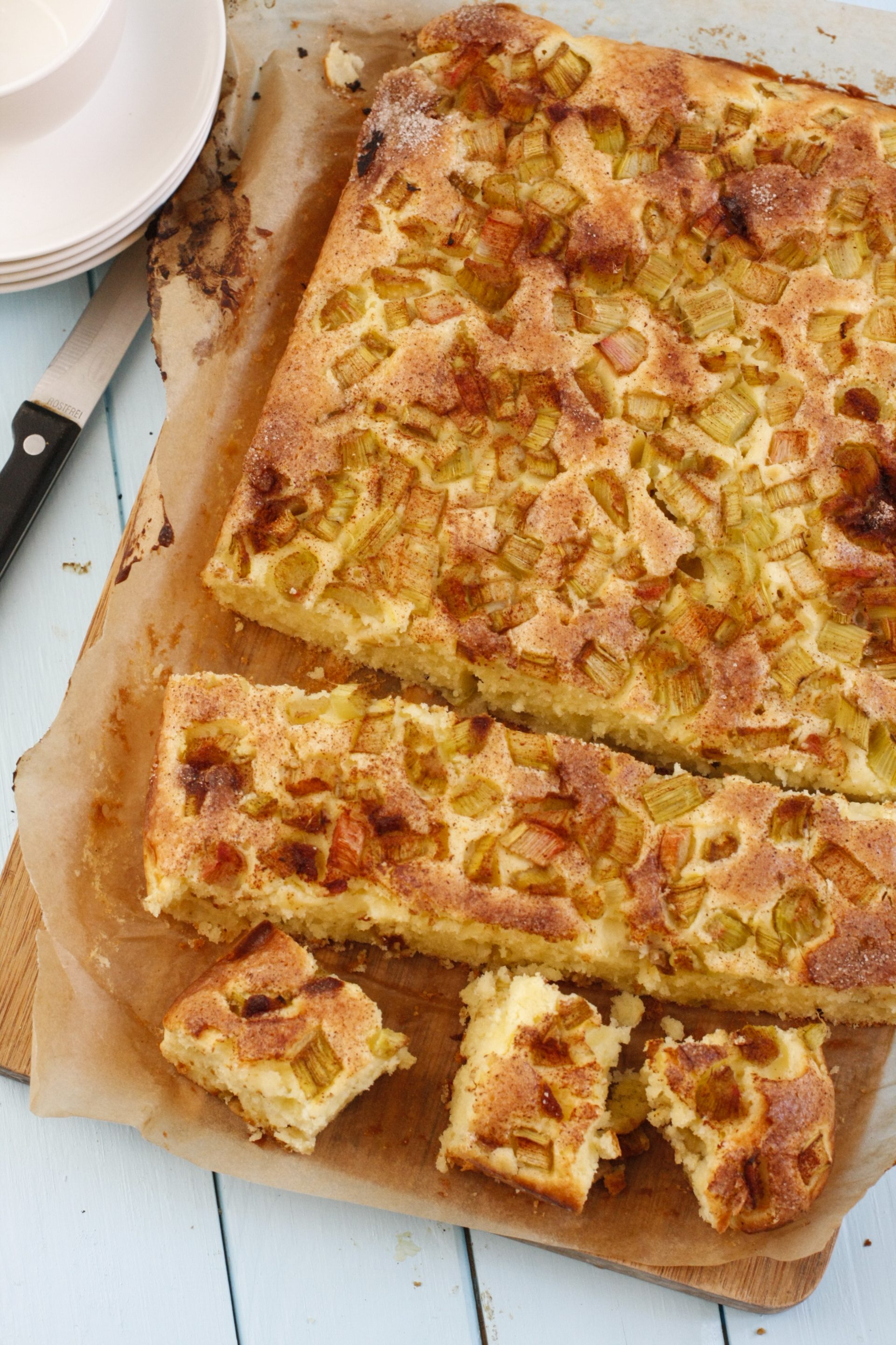 Pufīgā rabarberu un skābā krējuma plātsmaize - Liene Gatavo - Mana ...