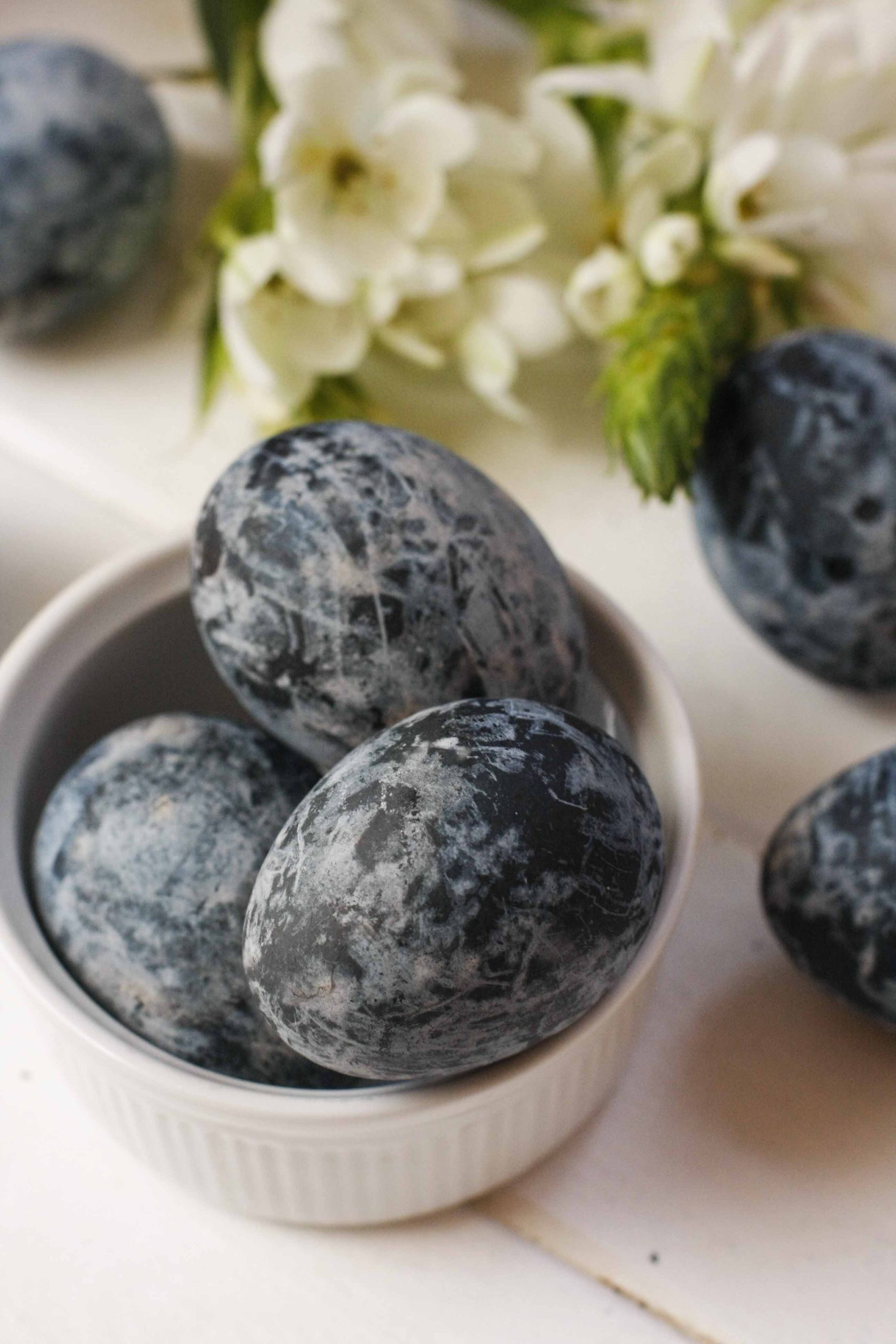 Raibās Lieldienu olas karkade tējā - Liene Gatavo - Mana garšu pasaule